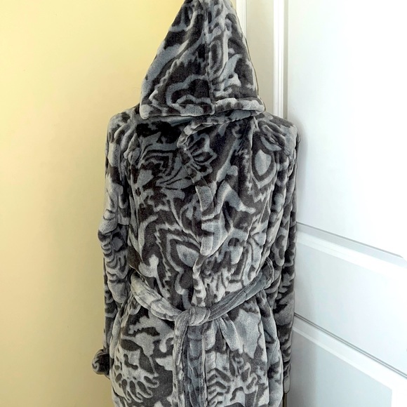 Vera Bradley | Intimates & Sleepwear | Vera Bradley Fleece Robe | Poshmark
